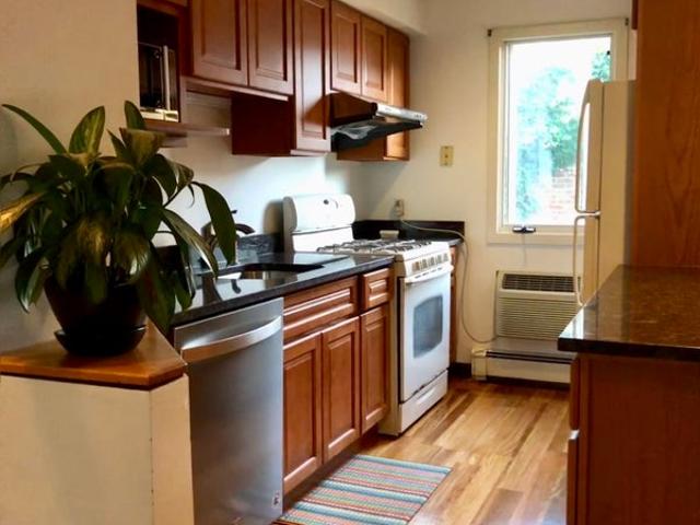 Large room, convenient, East Cambridge Kenall Sq