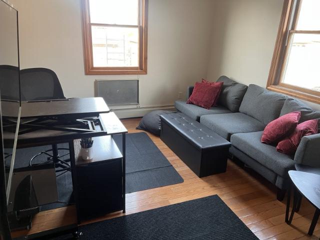 Large Room East Elmhurst $1250 Utilities Included
