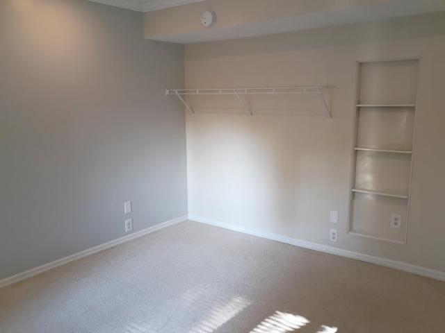 Large Room for rent month to month, no lease