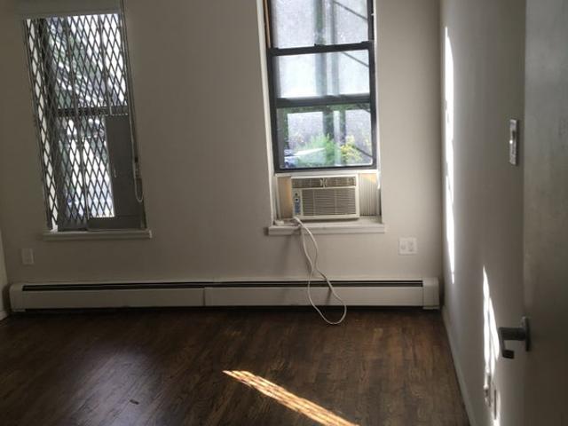 Large room for rent by Cortelyou Road