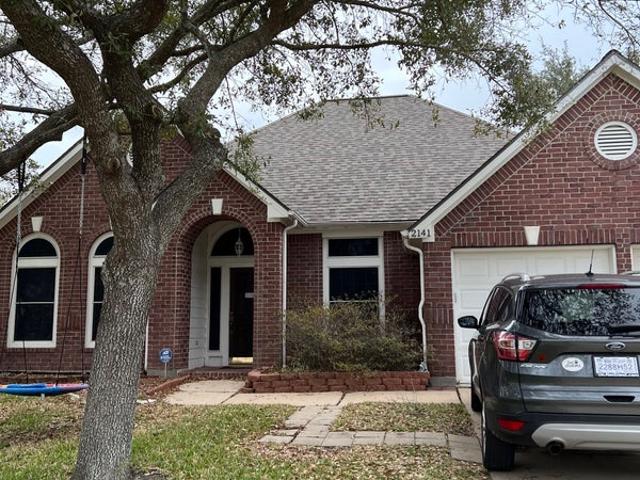 Large room for rent in nice house