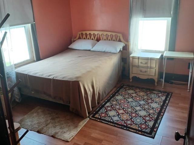 Large room for rent in nice, well kept home