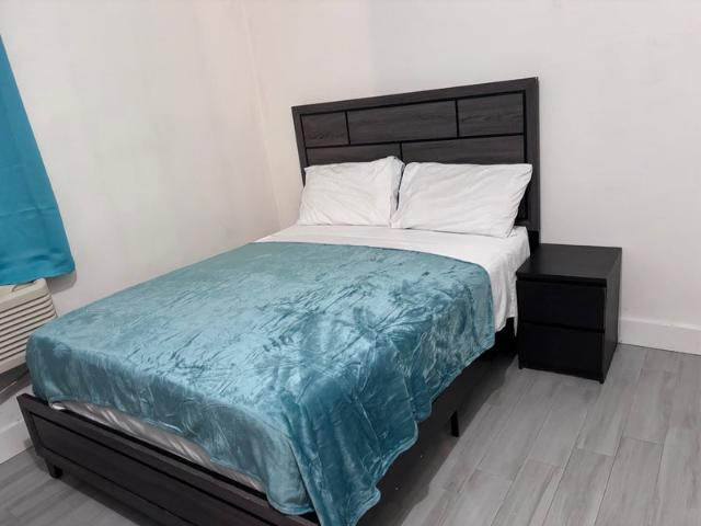 Large room for rent in a duplex apt FEMALES