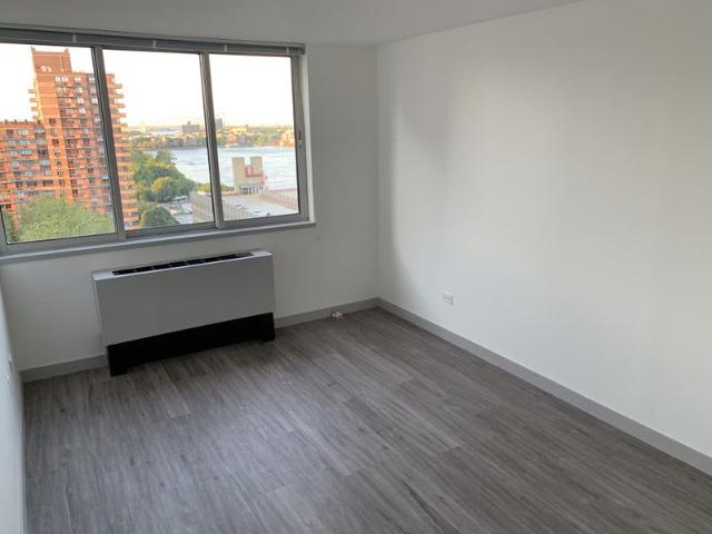Large Room for Rent Luxury Bldg