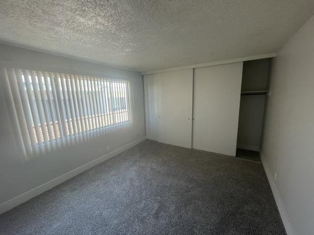 Large Room for rent, utilities and wifi included