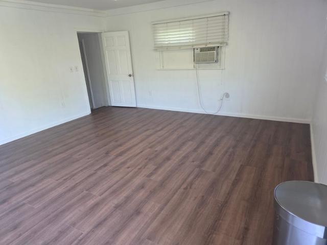 Large room for rent with private bathroom and entr