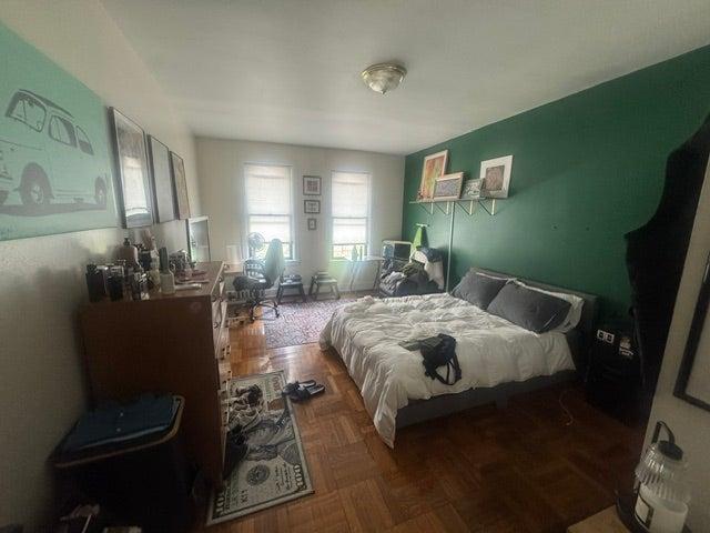 Large Room for Rent $1200
