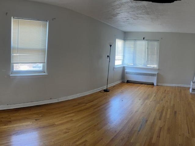 Large room for rent