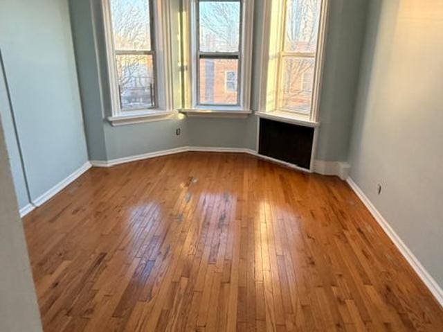 Large room for rent 30 mins to downtown