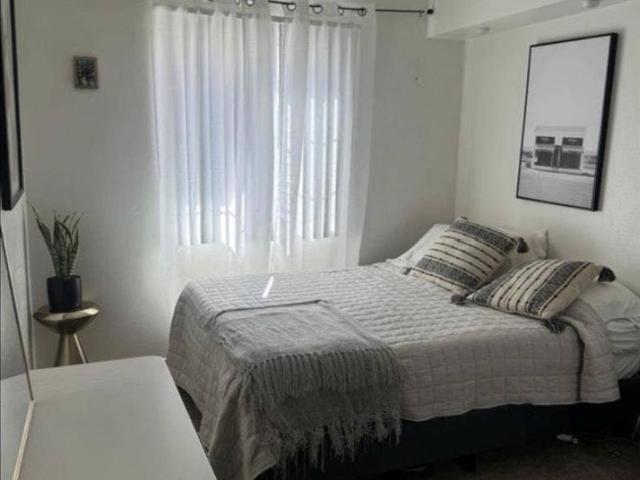 LARGE ROOM FOR RENT
