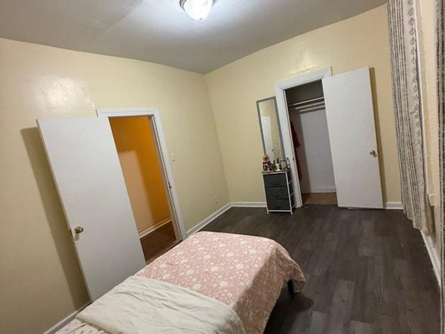 Large room for rent