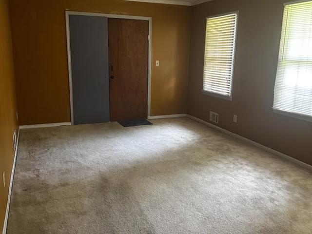 LARGE ROOM FOR RENT