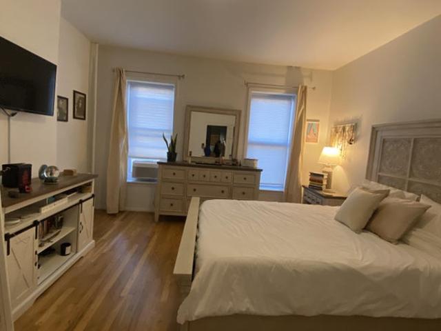 Large room for rent