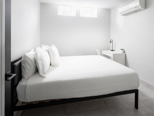 LARGE room GYM, LAUNDRY, ROOFTOP, DOORMAN & MORE