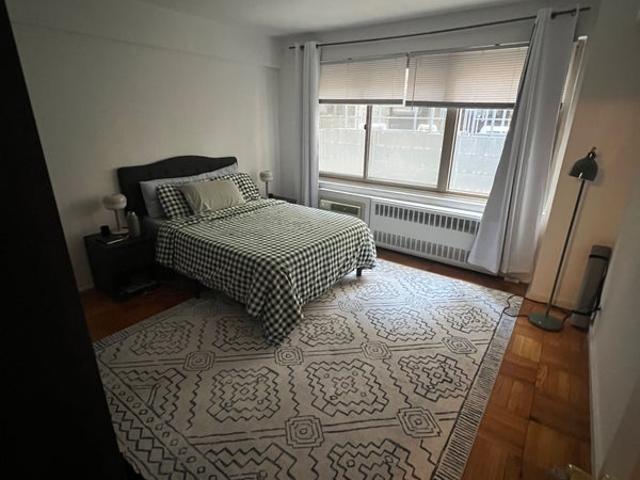 Large Room in Midtown East