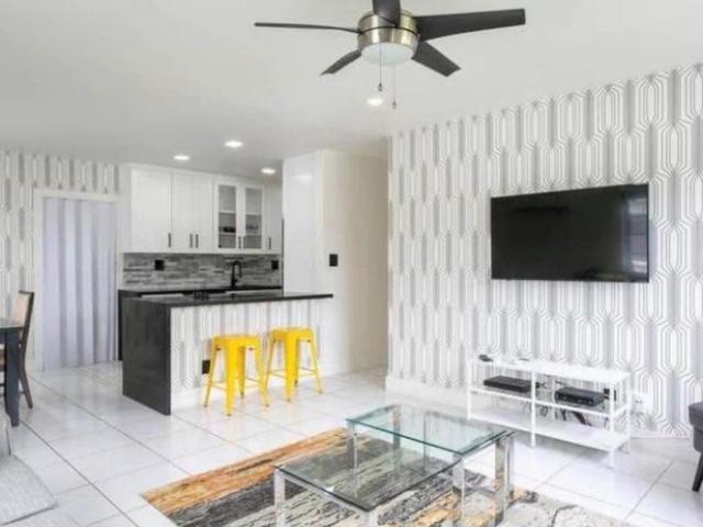 Large Room in North Miami Beach