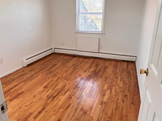 Large room in Ozone Park