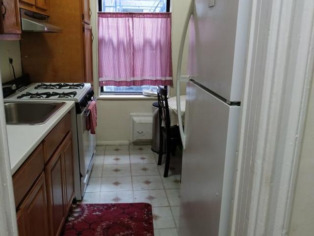 LARGE ROOM IN ASTORIA