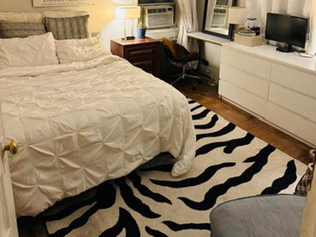 Large Room in heart of Astoria all included