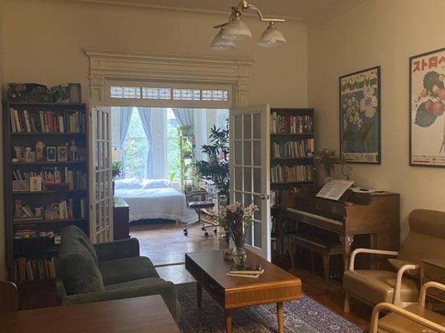 Large room in sunny Brooklyn Heights apartment