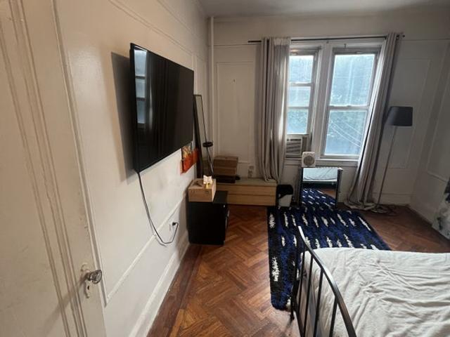 Large room in sunnyside