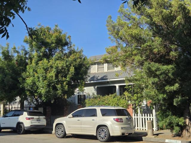 Large room in Spacious Hollywood Victorian