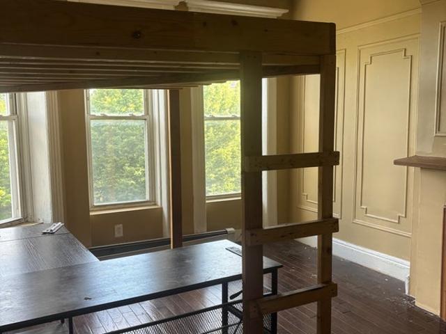 Large room in un renovated brown stone