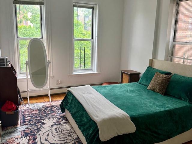 Large room in 2 bed 1 bath apartment