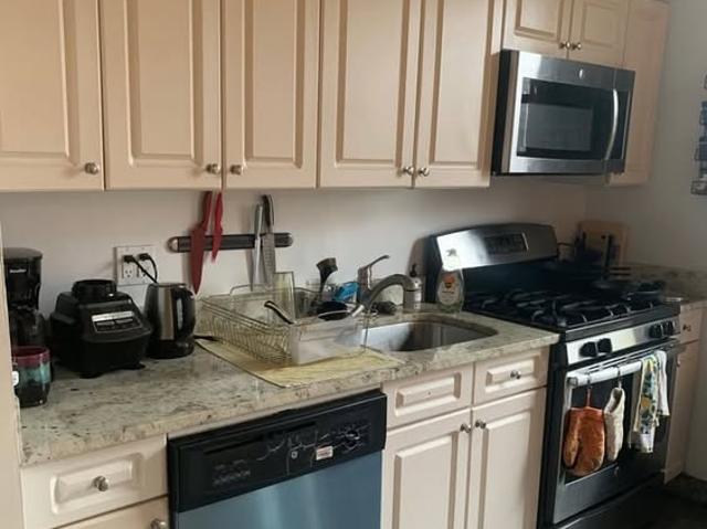 Large Room in 3 Bed 1 Bath Apartment