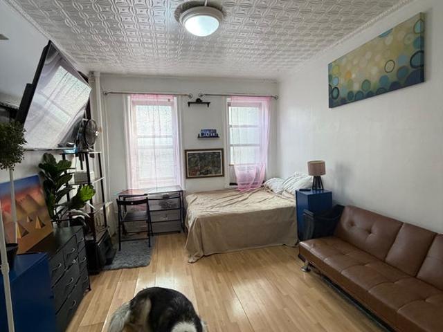 Large room, Plenty of sunlight, Great location