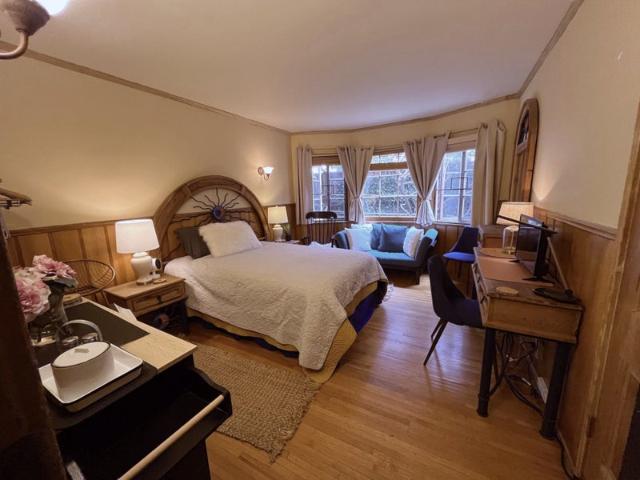 Large Room Quiet Peaceful,Ground flr Duplex