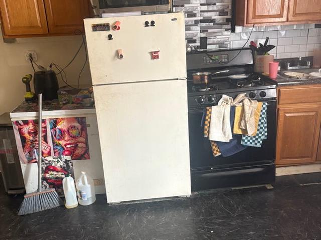 Large room ready for immediate move in