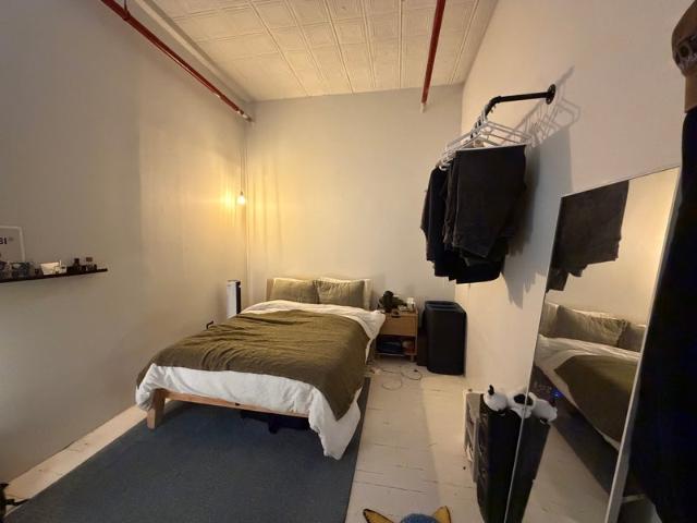 Large room unfurnished lease takeover