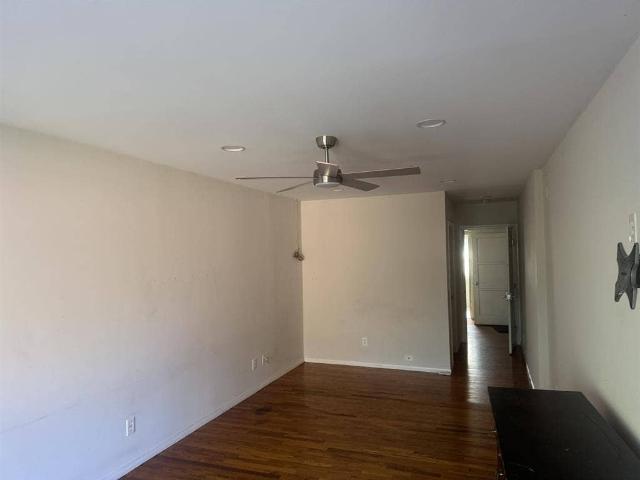 large room w/walk in closet