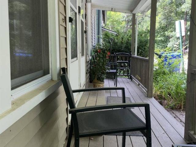 Large Room w/Walk in Closet Amherst