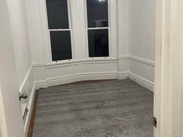 Large room w/ high ceiling in NOPA