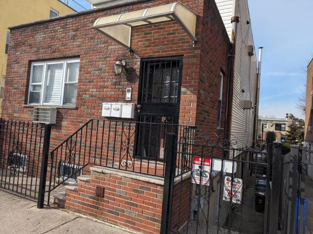Large Room w/ Private Bathroom, 30th ave. Astoria