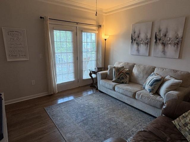 Large room w/ private bathroom for $920/month