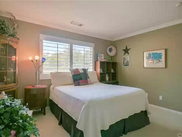 Large room + walk in closet in Large shared House