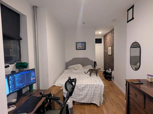 Large Room w/bath in 4bed