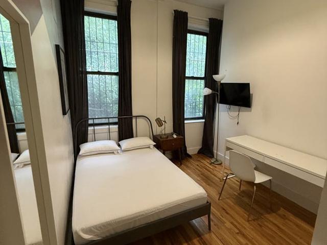 Large Room with AC Unit|DUMBO/Fort Greene | $1945
