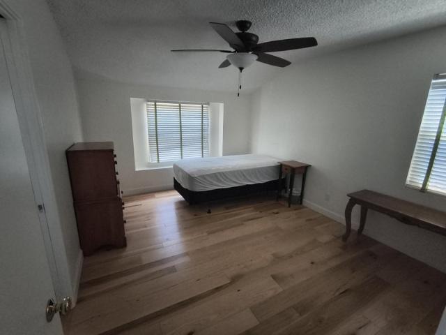 Large Room with Ensuite Bath in Montrose