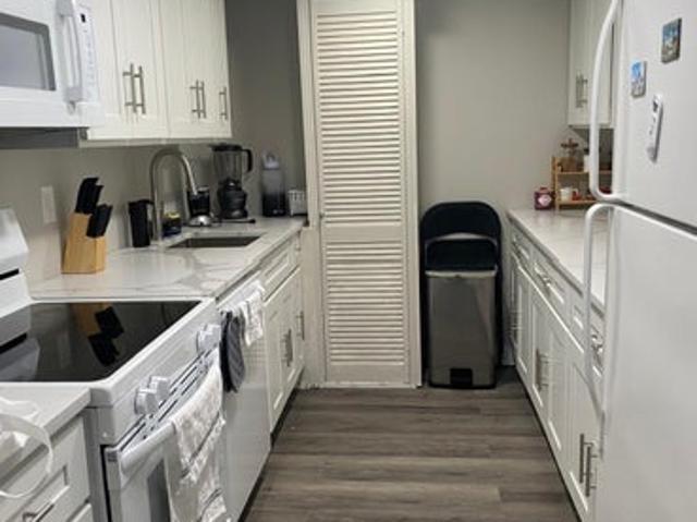 Large room with ocean view / vista al agua