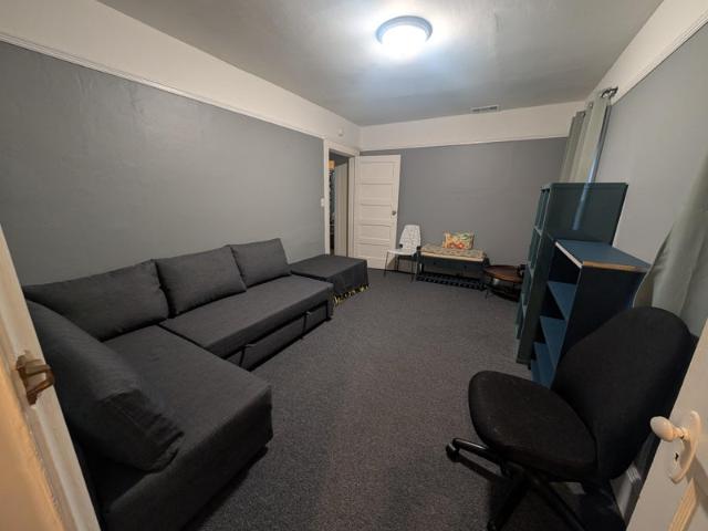 Large room with large closet, bonus office