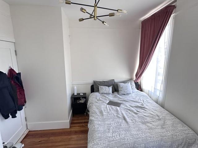 Large room with Private Bathroom in Astoria