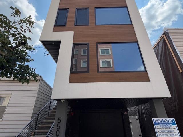 Large Room with Private Bathroom & NYC views