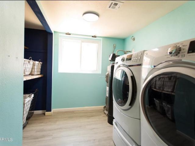 Large room with private ensuite bathroom