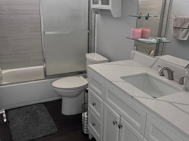 Large Room with Walk in Closet in Upscale Home