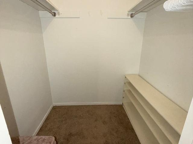 Large Room 10 min from away Downtown