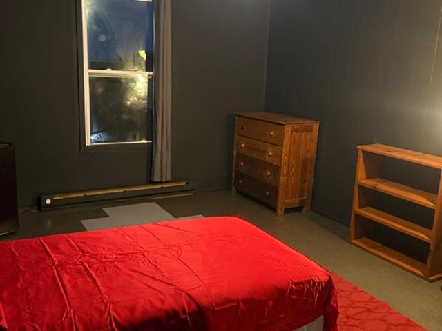 Large room 11ft x 13ft. Washer and dryer in house